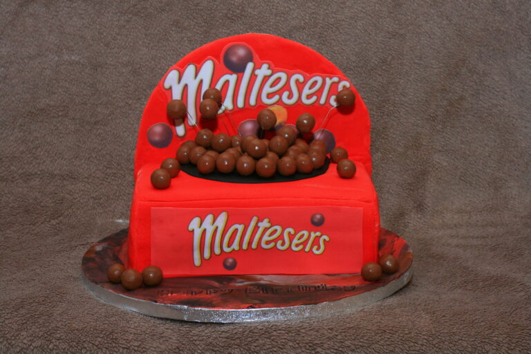 Maltesers White Chocolate Truffles Gift Box – A Creamy, Crunchy Gift ...